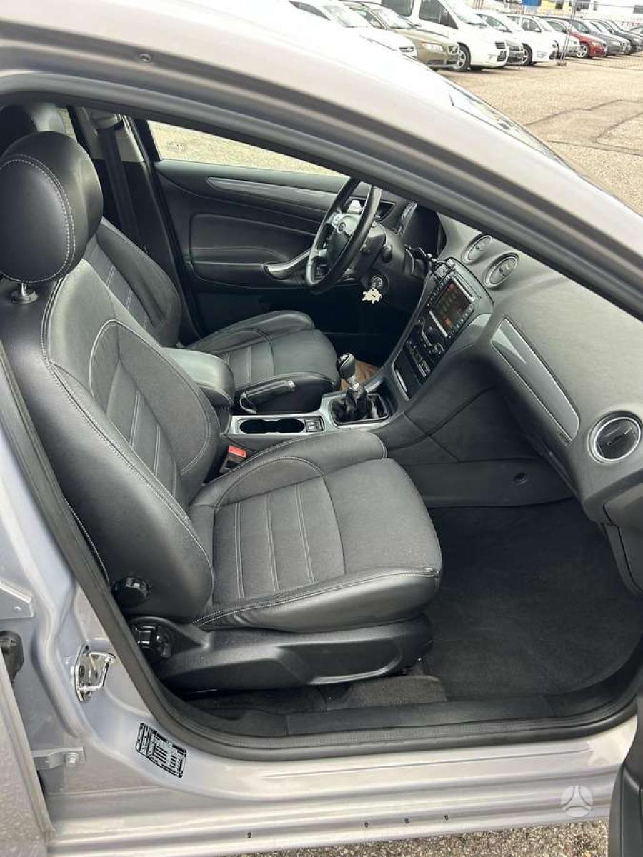 Pelēks Ford Mondeo 2014 Marijampole, ar dzinēja tilpumu 1.56 L un nobraukumu 263 tūkst. km par 3450 €, foto 17 vietnē AUTOMOTO.COM.LV