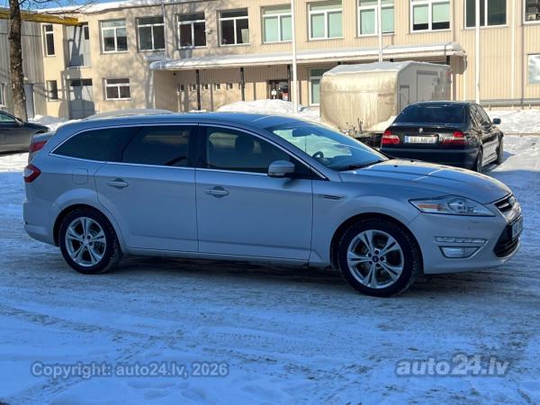 Pelēks Ford Mondeo 2015 Narva, ar dzinēja tilpumu 2.00 L un nobraukumu 329 tūkst. km par 2999 €, foto 3 vietnē AUTOMOTO.COM.LV