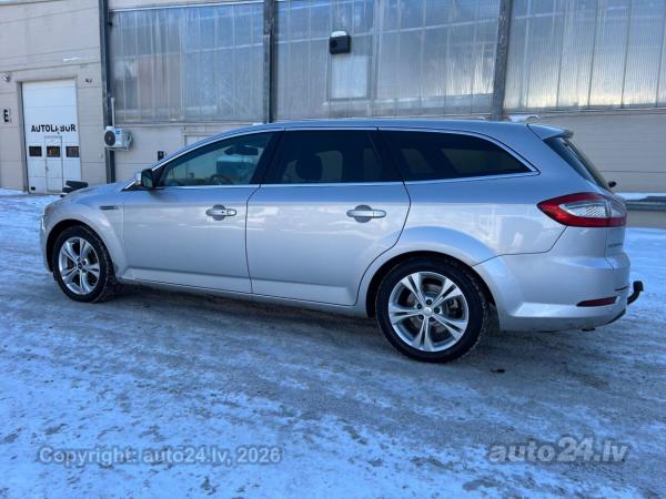 Pelēks Ford Mondeo 2015 Narva, ar dzinēja tilpumu 2.00 L un nobraukumu 329 tūkst. km par 2999 €, foto 8 vietnē AUTOMOTO.COM.LV