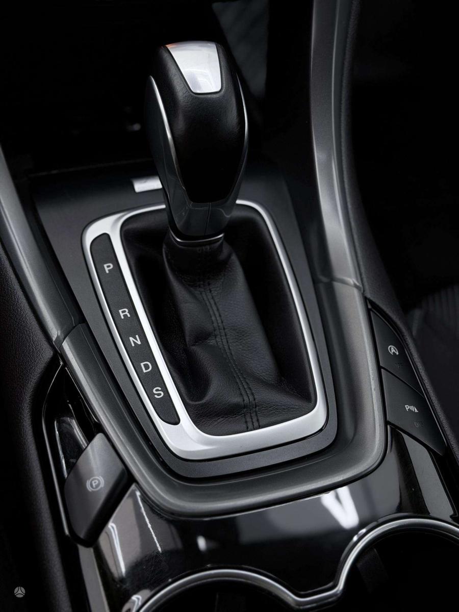 Pelēks Ford Mondeo 2015 Viļņa, ar dzinēja tilpumu 1.50 L un nobraukumu 233 tūkst. km par 6400 €, foto 23 vietnē AUTOMOTO.COM.LV