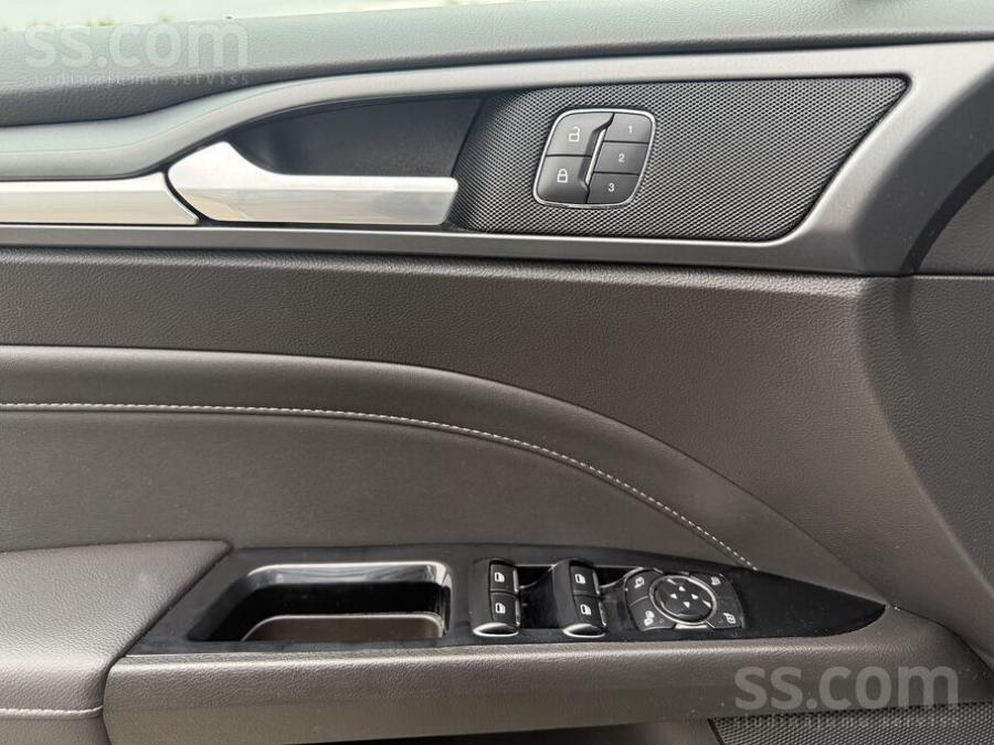 Pelēks Ford Mondeo 2016 Rīga, ar dzinēja tilpumu 1.50 L un nobraukumu 141 tūkst. km par 9800 €, foto 16 vietnē AUTOMOTO.COM.LV