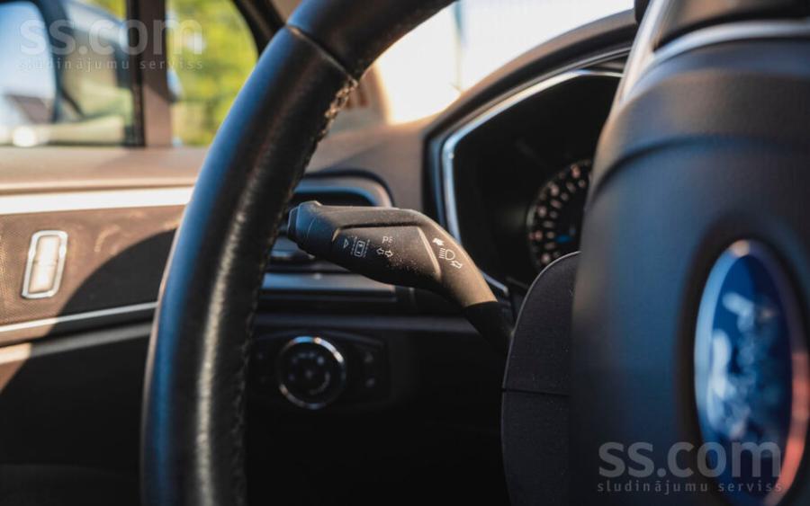 Grey Ford Mondeo 2017 in Riga, with an engine capacity of 2.00 L and mileage of 295 thousand km for 5790 €, photo 9 on AUTOMOTO.COM.LV