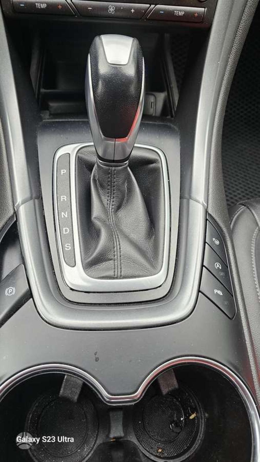 Grey Ford Mondeo 2017 in Vilnius, with an engine capacity of 2.00 L and mileage of 233 thousand km for 7800 €, photo 13 on AUTOMOTO.COM.LV