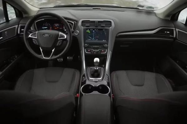 Grey Ford Mondeo 2017 in Jelgava, with an engine capacity of 2.00 L and mileage of 246 thousand km for 10900 €, photo 7 on AUTOMOTO.COM.LV