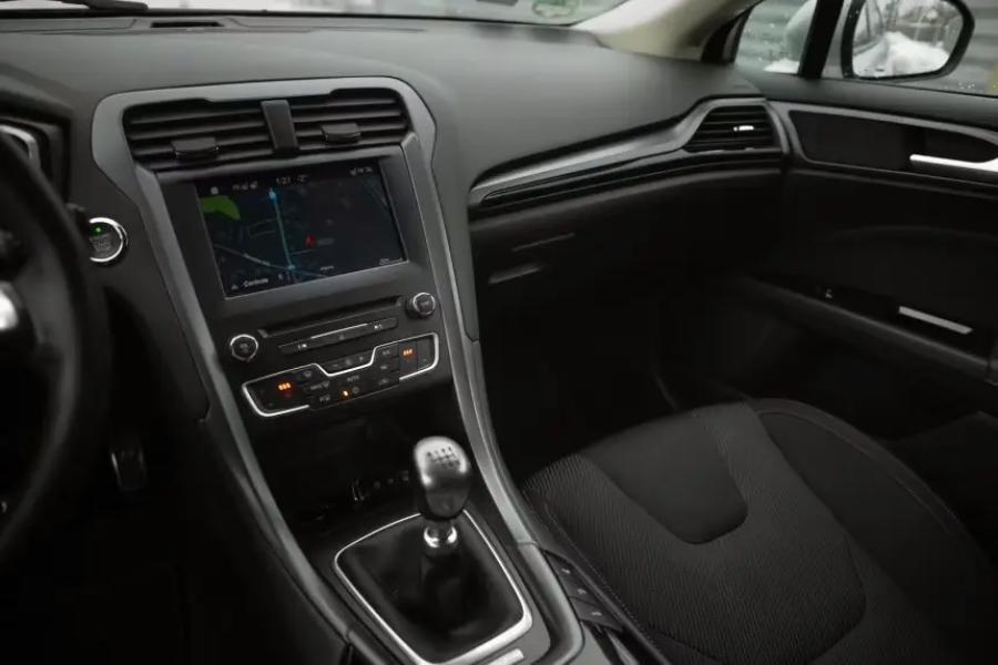Pelēks Ford Mondeo 2017 Jelgava, ar dzinēja tilpumu 2.00 L un nobraukumu 246 tūkst. km par 10900 €, foto 12 vietnē AUTOMOTO.COM.LV