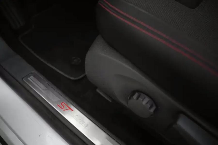 Pelēks Ford Mondeo 2017 Jelgava, ar dzinēja tilpumu 2.00 L un nobraukumu 246 tūkst. km par 10900 €, foto 14 vietnē AUTOMOTO.COM.LV