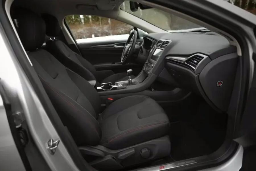 Pelēks Ford Mondeo 2017 Jelgava, ar dzinēja tilpumu 2.00 L un nobraukumu 246 tūkst. km par 10900 €, foto 18 vietnē AUTOMOTO.COM.LV
