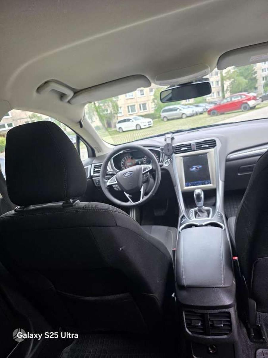 Grey Ford Mondeo 2017 in Vilnius, with an engine capacity of 2.00 L and mileage of 304 thousand km for 7500 €, photo 4 on AUTOMOTO.COM.LV