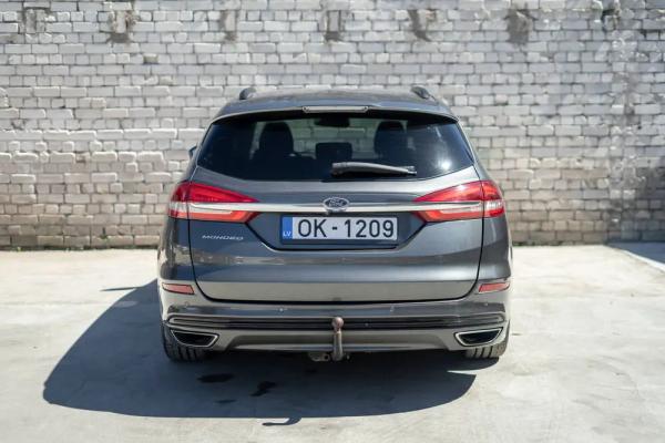 Pelēks Ford Mondeo 2018 Liepāja, ar dzinēja tilpumu 2.00 L un nobraukumu 239 tūkst. km par 9900 €, foto 3 vietnē AUTOMOTO.COM.LV