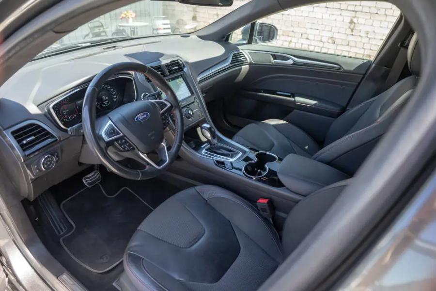 Pelēks Ford Mondeo 2018 Liepāja, ar dzinēja tilpumu 2.00 L un nobraukumu 239 tūkst. km par 9900 €, foto 11 vietnē AUTOMOTO.COM.LV