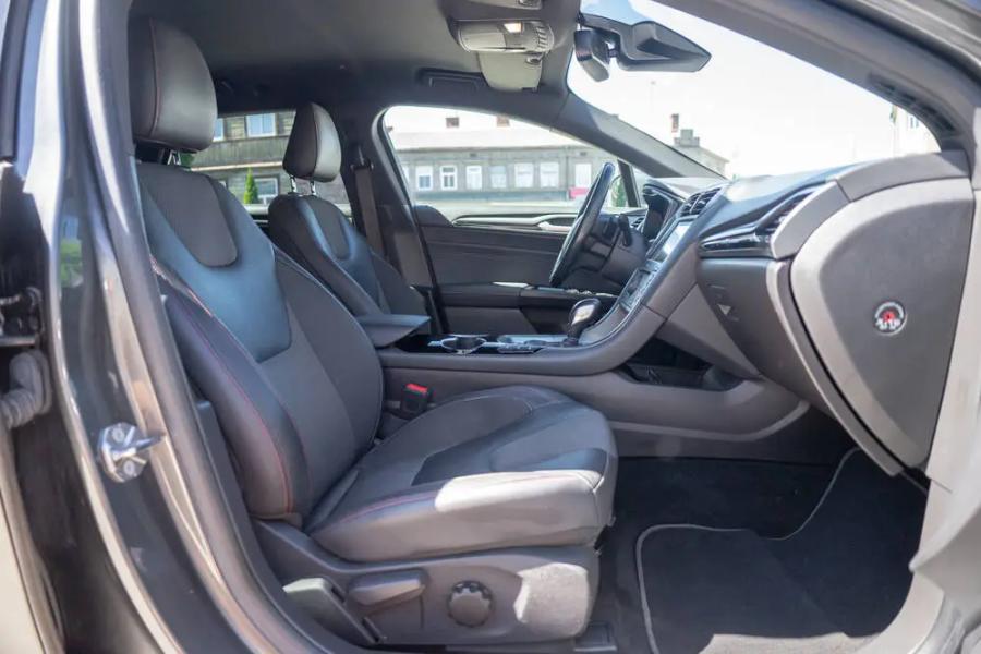 Pelēks Ford Mondeo 2018 Liepāja, ar dzinēja tilpumu 2.00 L un nobraukumu 239 tūkst. km par 9900 €, foto 17 vietnē AUTOMOTO.COM.LV