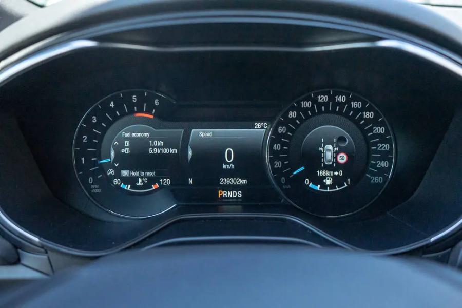Pelēks Ford Mondeo 2018 Liepāja, ar dzinēja tilpumu 2.00 L un nobraukumu 239 tūkst. km par 9900 €, foto 18 vietnē AUTOMOTO.COM.LV