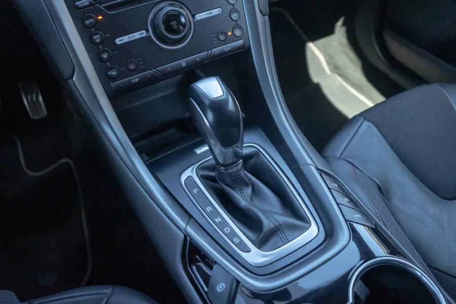 Pelēks Ford Mondeo 2018 Liepāja, ar dzinēja tilpumu 2.00 L un nobraukumu 239 tūkst. km par 9900 €, foto 20 vietnē AUTOMOTO.COM.LV