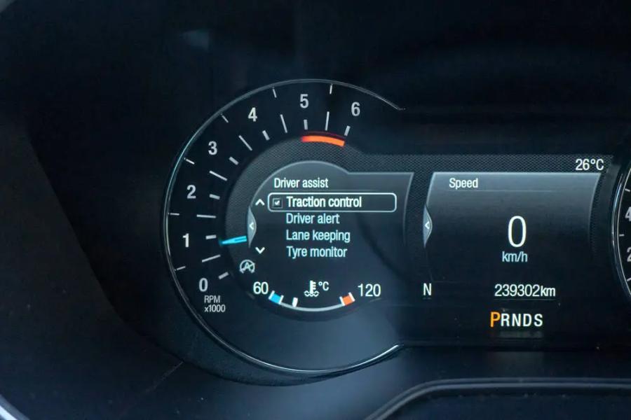 Pelēks Ford Mondeo 2018 Liepāja, ar dzinēja tilpumu 2.00 L un nobraukumu 239 tūkst. km par 9900 €, foto 28 vietnē AUTOMOTO.COM.LV