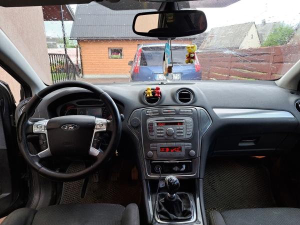Ford Mondeo 2009 in Vilnius, with an engine capacity of 1.80 L and mileage of 339 thousand km for 1000 €, photo 9 on AUTOMOTO.COM.LV