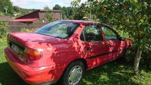 Sarkans Ford Mondeo 1994 Alīta, ar dzinēja tilpumu 1.60 L un nobraukumu 176 tūkst. km par 800 €, foto  vietnē AUTOMOTO.COM.LV