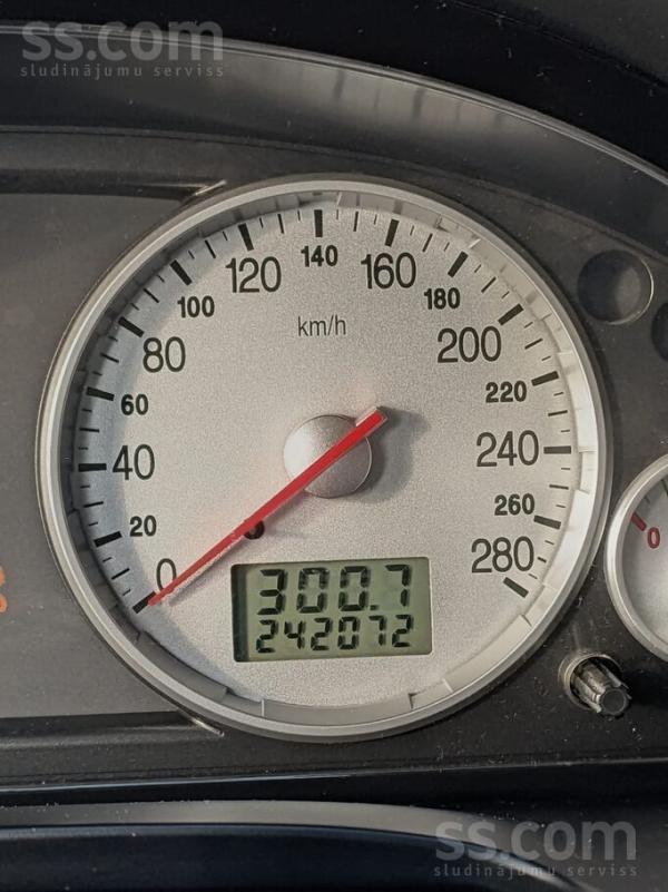 Sarkans Ford Mondeo 2002 Rīga, ar dzinēja tilpumu 3.00 L un nobraukumu 242 tūkst. km par 3500 €, foto 10 vietnē AUTOMOTO.COM.LV