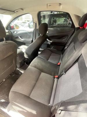 Sarkans Ford Mondeo 2008 Viļņa, ar dzinēja tilpumu 2.00 L un nobraukumu 261 tūkst. km par 2500 €, foto 7 vietnē AUTOMOTO.COM.LV