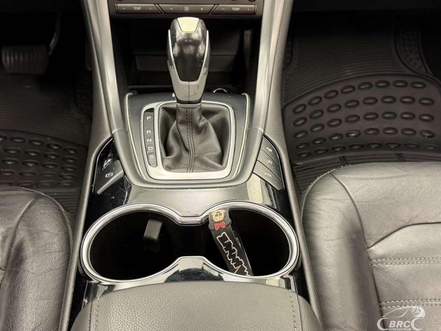 Red Ford Mondeo 2015 in Vilnius, with an engine capacity of 2.00 L and mileage of 260 thousand km for 8800 €, photo 19 on AUTOMOTO.COM.LV
