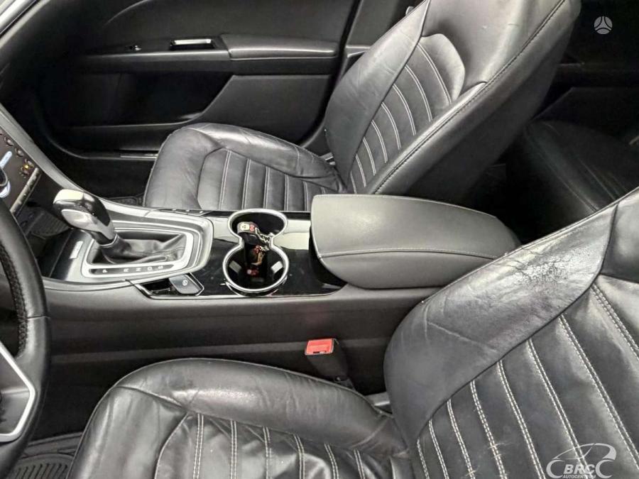 Red Ford Mondeo 2015 in Vilnius, with an engine capacity of 2.00 L and mileage of 260 thousand km for 8800 €, photo 25 on AUTOMOTO.COM.LV