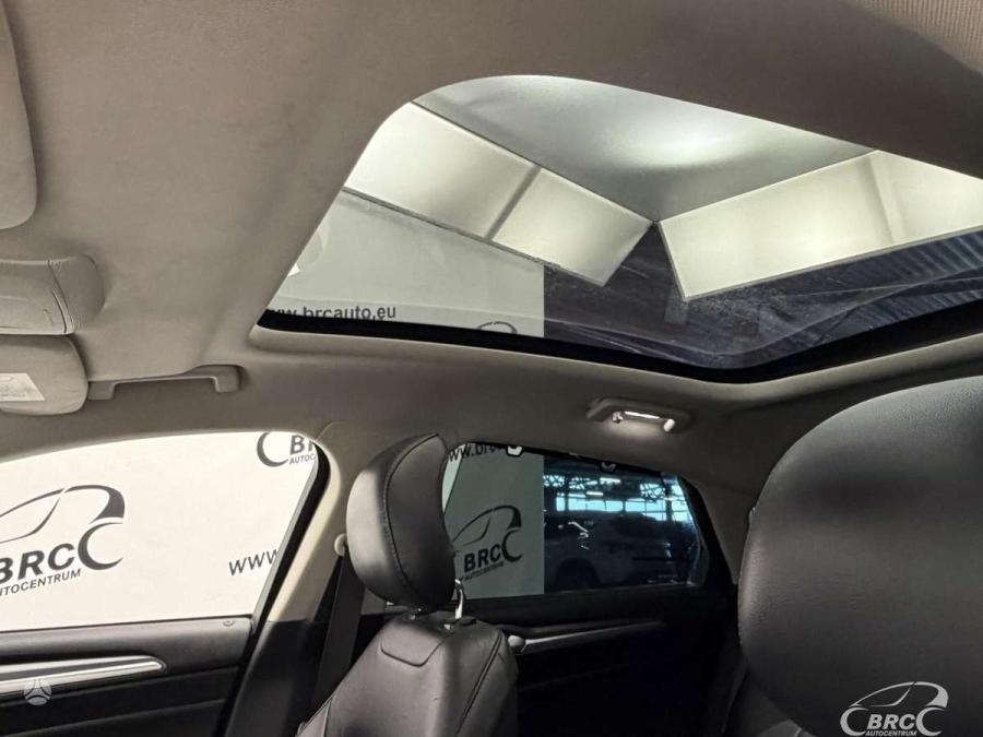Red Ford Mondeo 2015 in Vilnius, with an engine capacity of 2.00 L and mileage of 260 thousand km for 8800 €, photo 26 on AUTOMOTO.COM.LV