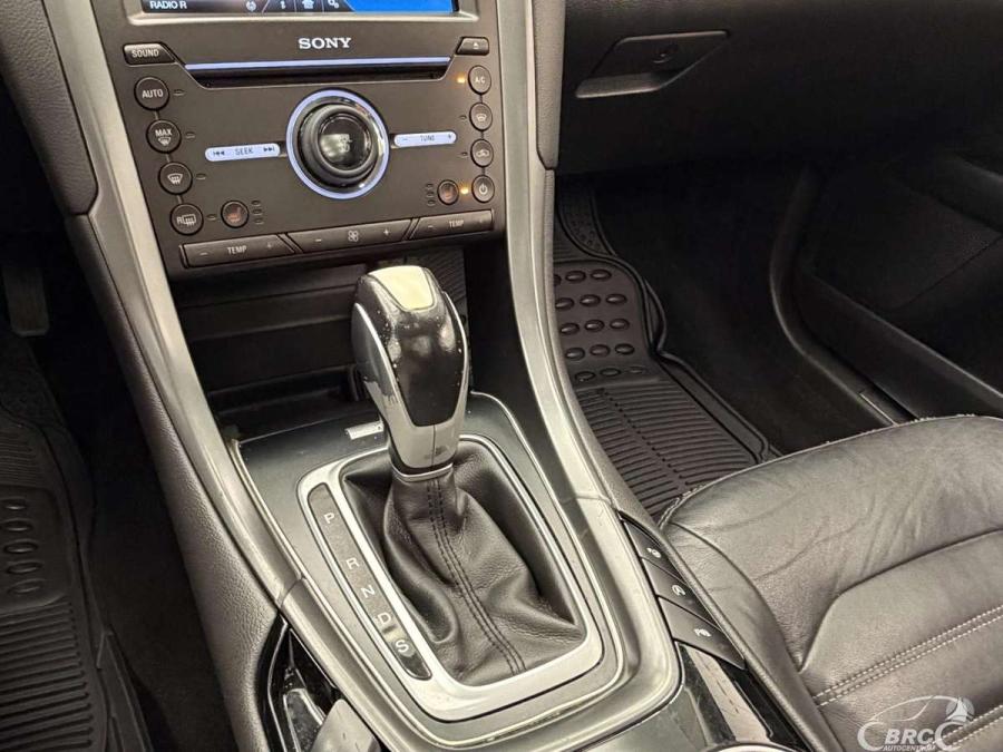 Red Ford Mondeo 2015 in Vilnius, with an engine capacity of 2.00 L and mileage of 260 thousand km for 8800 €, photo 27 on AUTOMOTO.COM.LV