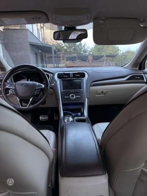 Red Ford Mondeo 2018 in Vilnius, with an engine capacity of 2.00 L and mileage of 63 thousand km for 10200 €, photo 10 on AUTOMOTO.COM.LV