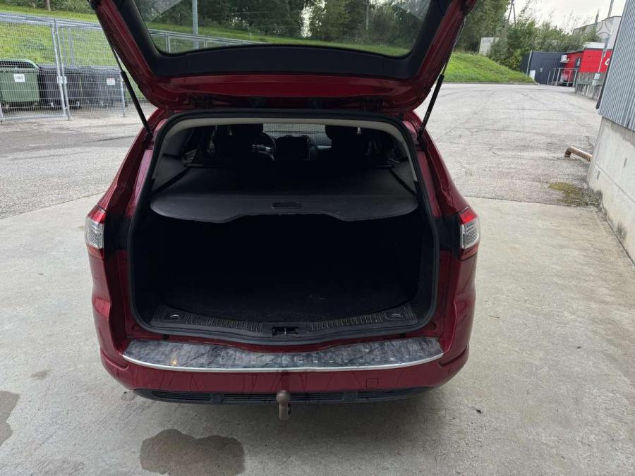 Red Ford Mondeo 2013 in Alytus, with an engine capacity of 2.00 L and mileage of 291 thousand km for 3250 €, photo 6 on AUTOMOTO.COM.LV