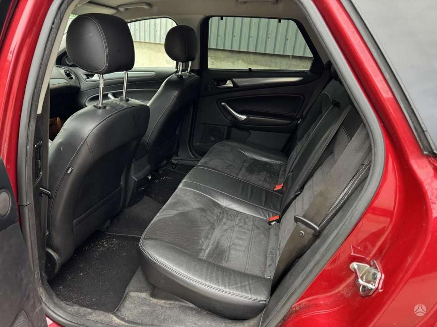 Red Ford Mondeo 2013 in Alytus, with an engine capacity of 2.00 L and mileage of 291 thousand km for 3250 €, photo 11 on AUTOMOTO.COM.LV