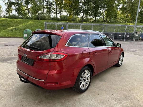 Red Ford Mondeo 2013 in Alytus, with an engine capacity of 2.00 L and mileage of 291 thousand km for 3950 €, photo 5 on AUTOMOTO.COM.LV