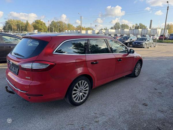 Ford Mondeo 2013 in Marijampole on AUTOMOTO.COM.LV Red Ford Mondeo 2013 in Marijampole, with an engine capacity of 1.56 L and mileage of 274 thousand km for 1750 €, photo 4 on AUTOMOTO.COM.LV