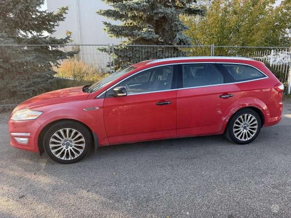 Ford Mondeo 2013 in Marijampole on AUTOMOTO.COM.LV Red Ford Mondeo 2013 in Marijampole, with an engine capacity of 1.56 L and mileage of 274 thousand km for 1750 €, photo 7 on AUTOMOTO.COM.LV