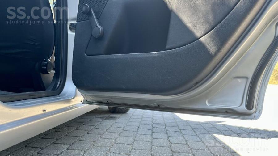Ford Mondeo 2005 Ventspils, ar dzinēja tilpumu 2.00 L un nobraukumu 291 tūkst. km par 1050 €, foto 25 vietnē AUTOMOTO.COM.LV