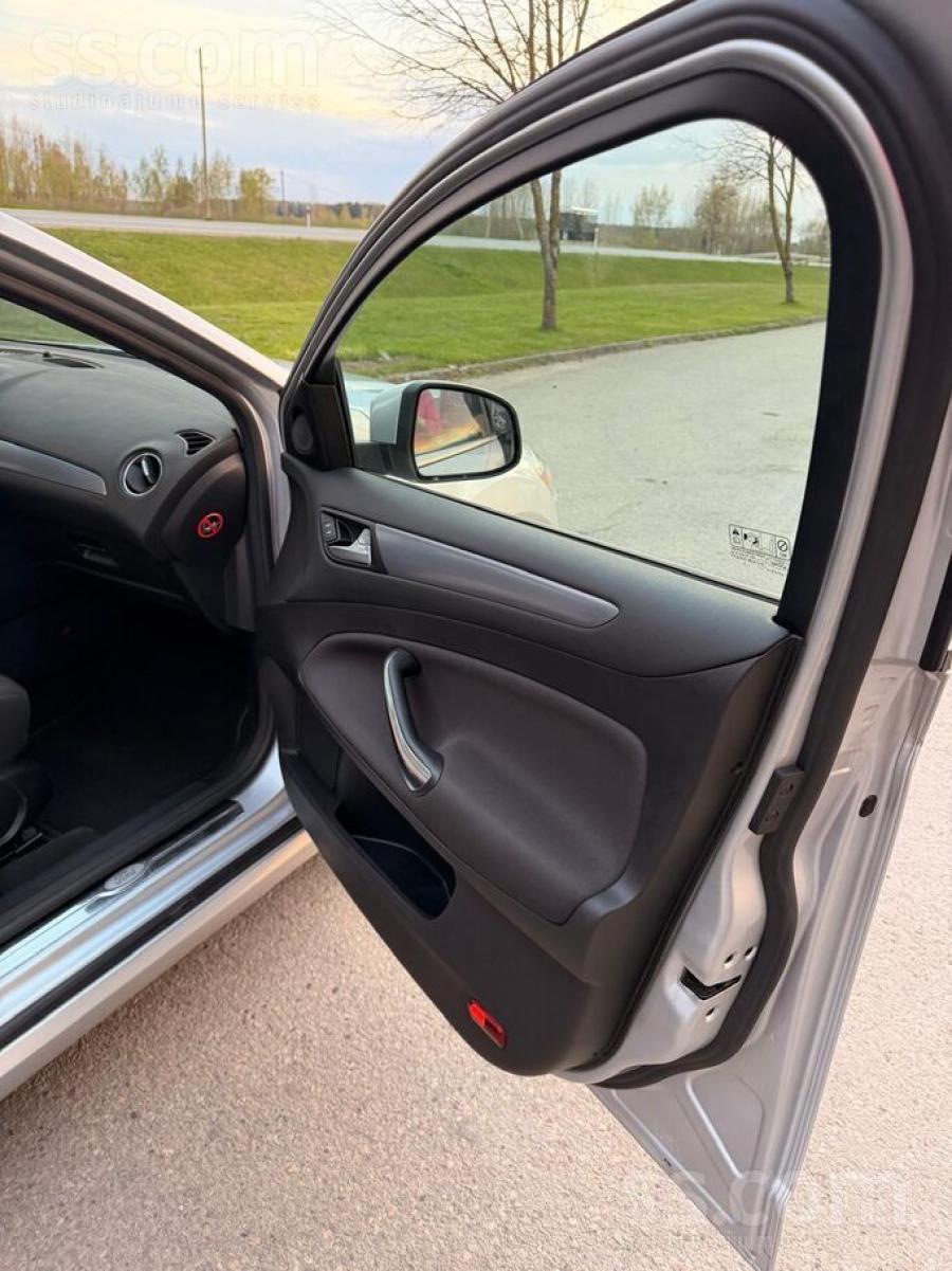 Ford Mondeo 2013 in Saldus, with an engine capacity of 2.00 L and mileage of 274 thousand km for 4500 €, photo 15 on AUTOMOTO.COM.LV