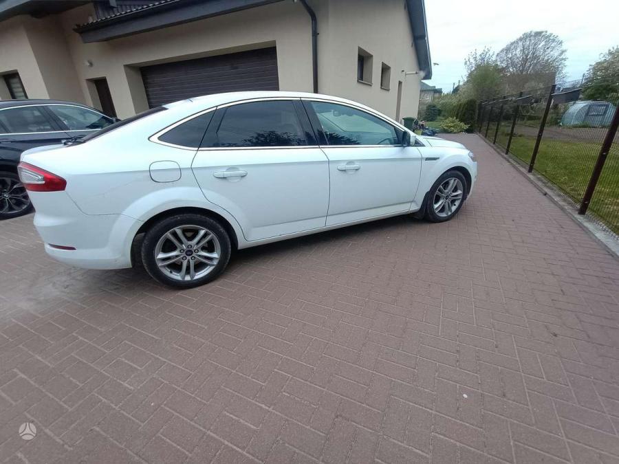 White Ford Mondeo 2013 in Kaunas, with an engine capacity of 2.00 L and mileage of 224 thousand km for 2900 €, photo 5 on AUTOMOTO.COM.LV