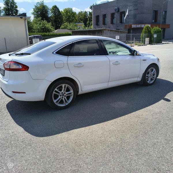 White Ford Mondeo 2013 in Kaunas, with an engine capacity of 2.00 L and mileage of 224 thousand km for 2900 €, photo 7 on AUTOMOTO.COM.LV