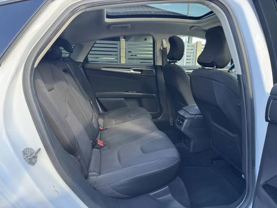 White Ford Mondeo 2015 in Jelgava, with an engine capacity of 2.00 L and mileage of 262 thousand km for 7950 €, photo 12 on AUTOMOTO.COM.LV