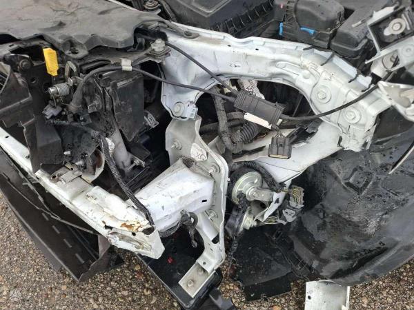 White Ford Mondeo 2015 in Panevezys, with an engine capacity of 1.50 L and mileage of 109 thousand km for 2500 €, photo 5 on AUTOMOTO.COM.LV