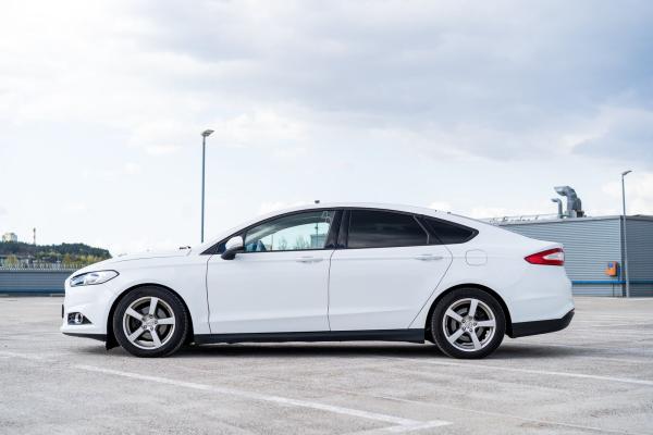 White Ford Mondeo 2016 in Vilnius, with an engine capacity of 1.50 L and mileage of 166 thousand km for 8900 €, photo 3 on AUTOMOTO.COM.LV