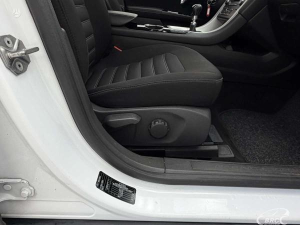 Balts Ford Mondeo 2016 Viļņa, ar dzinēja tilpumu 1.50 L un nobraukumu 171 tūkst. km par 7900 €, foto 7 vietnē AUTOMOTO.COM.LV