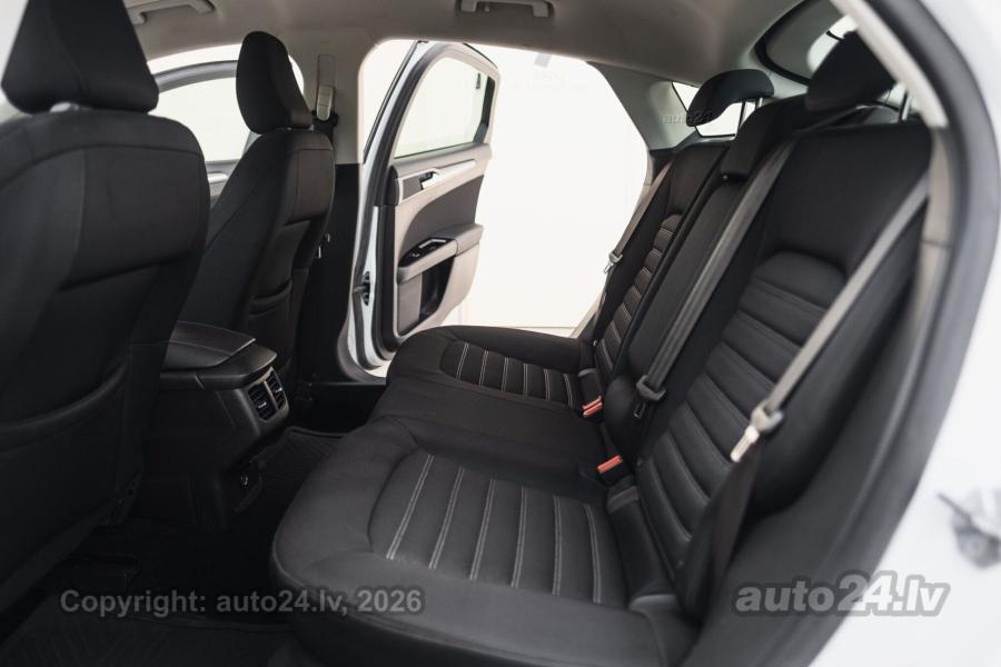 Balts Ford Mondeo 2018 Tallina, ar dzinēja tilpumu 2.00 L un nobraukumu 278 tūkst. km par 7599 €, foto 14 vietnē AUTOMOTO.COM.LV