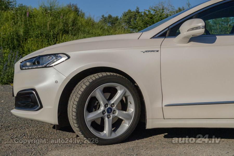 White Ford Mondeo 2019 in Tallinn, with an engine capacity of 2.00 L and mileage of 84 thousand km for 18800 €, photo 8 on AUTOMOTO.COM.LV
