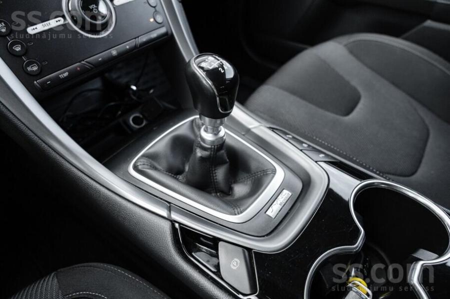 Balts Ford Mondeo 2015 Rīga, ar dzinēja tilpumu 2.00 L un nobraukumu 246 tūkst. km par 7950 €, foto 12 vietnē AUTOMOTO.COM.LV