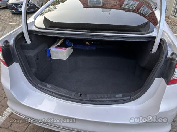 White Ford Mondeo 2018 in Tartu, with an engine capacity of 2.00 L and mileage of 107 thousand km for 12900 €, photo 11 on AUTOMOTO.COM.LV
