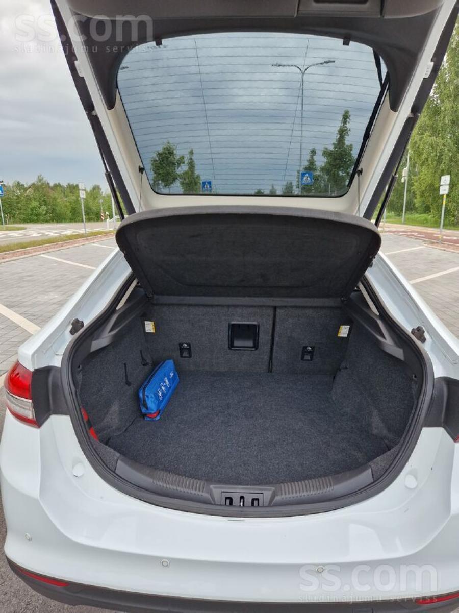 Balts Ford Mondeo 2019 Jelgava, ar dzinēja tilpumu 2.00 L un nobraukumu 159 tūkst. km par 8500 €, foto 7 vietnē AUTOMOTO.COM.LV