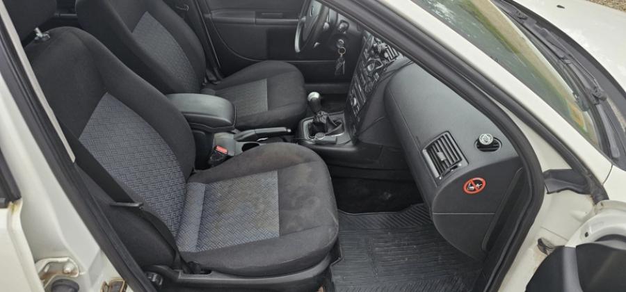 Balts Ford Mondeo 2007 Rīga, ar dzinēja tilpumu 2.00 L un nobraukumu 248 tūkst. km par 1100 €, foto 7 vietnē AUTOMOTO.COM.LV