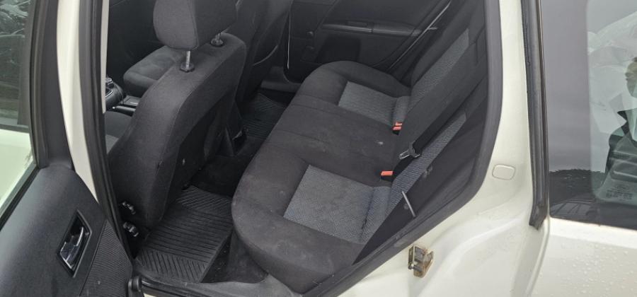 Balts Ford Mondeo 2007 Rīga, ar dzinēja tilpumu 2.00 L un nobraukumu 248 tūkst. km par 1100 €, foto 14 vietnē AUTOMOTO.COM.LV