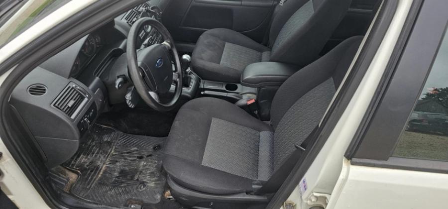 Balts Ford Mondeo 2007 Rīga, ar dzinēja tilpumu 2.00 L un nobraukumu 248 tūkst. km par 1100 €, foto 16 vietnē AUTOMOTO.COM.LV