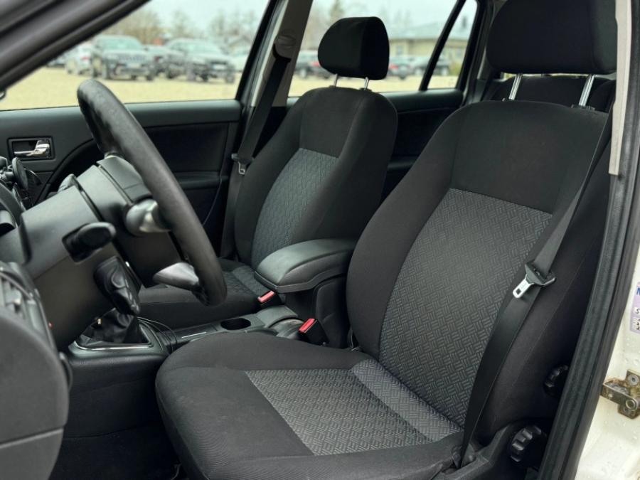 Balts Ford Mondeo 2007 Rīga, ar dzinēja tilpumu 2.00 L un nobraukumu 248 tūkst. km par 1100 €, foto 17 vietnē AUTOMOTO.COM.LV