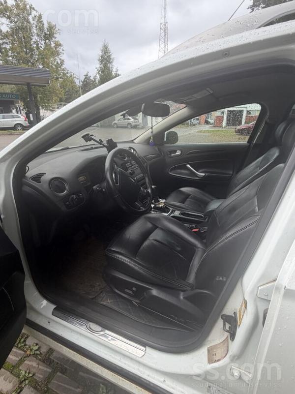 White Ford Mondeo 2008 in Jurmala, with an engine capacity of 2.00 L and mileage of 403 thousand km for 1100 €, photo 9 on AUTOMOTO.COM.LV